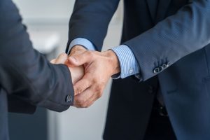 BtoBとは？BtoCとの違いやマーケティングのポイントをわかりやすく解説｜株式会社DYM